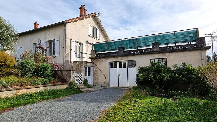 Maison à vendre - Nontron - 5 pièces - 4 chambres