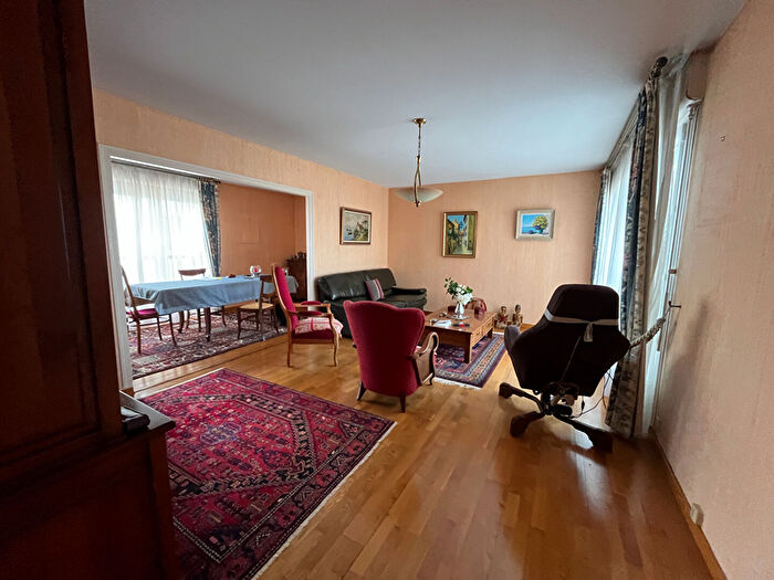 Appartement à vendre - Quartiers Centre, Saint-Hélier, Gare - 6 pièces - 4 chambres