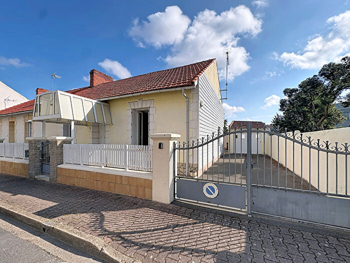 Challans, Centre-ville : Maison 4 pièces à vendre