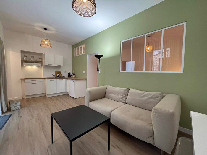 Appartement à louer - Esplanade, Nîmes - 2 pièces