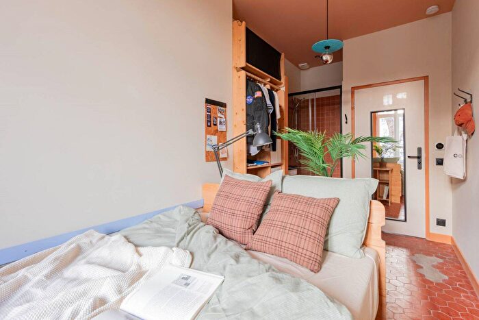 Appartement à louer - Les Chartreux, Marseille ème arrondissement - 10 pièces - 10 chambres