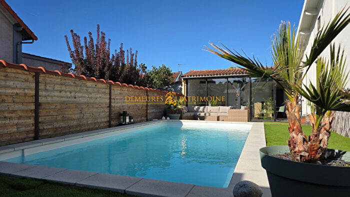 Maison à vendre - Ruelle-sur-Touvre - 6 pièces - 4 chambres