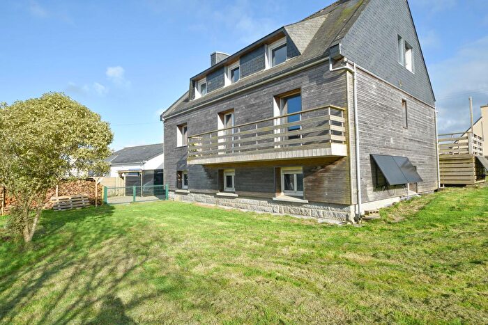 Maison à vendre - Ploudalmézeau - 9 pièces - 7 chambres