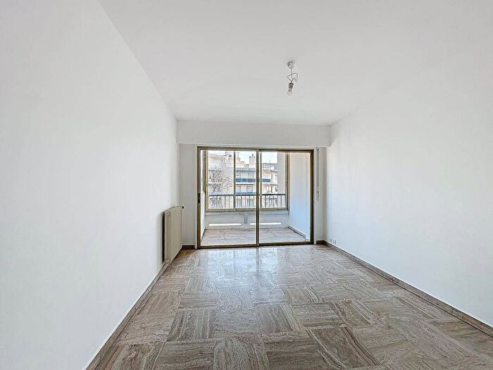 Appartement à louer - Sainte Catherine, Le Cannet - 1 pièce