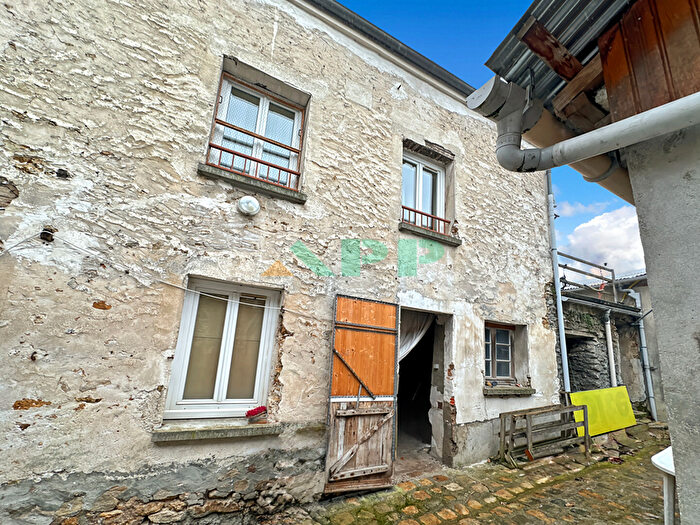 Mennecy, Centre-ville, Gare, Châtries, Château, Bel-Air : Maison 10 pièces à vendre