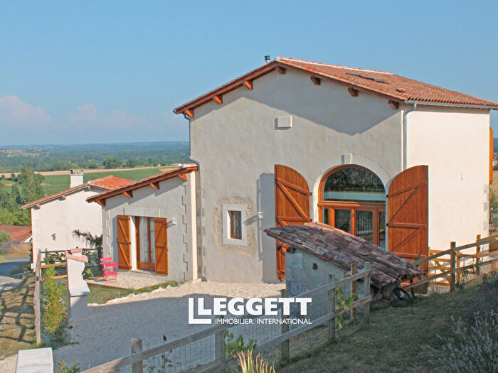 Maison à vendre - Aubeterre-sur-Dronne - 4 pièces - 3 chambres
