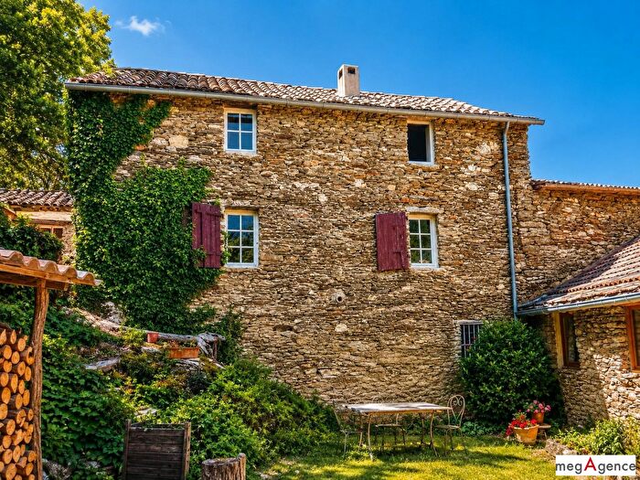 Maison 8 pièces à Saint-Étienne-Vallée-Française, à vendre