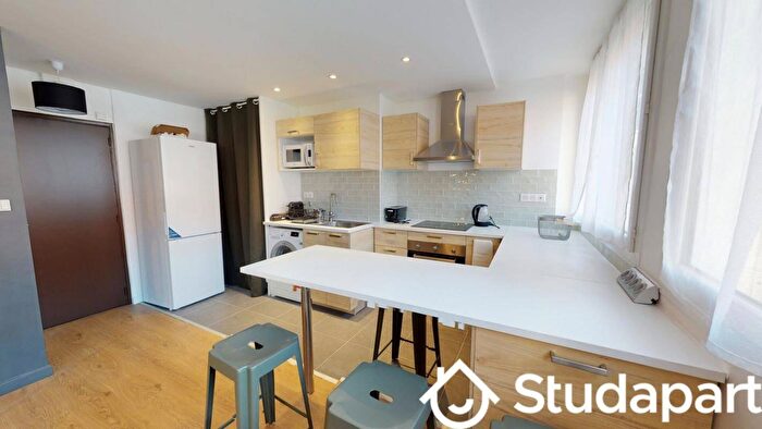 Appartement à louer - Saint-Cyprien, Toulouse - 1 pièce - 3 chambres