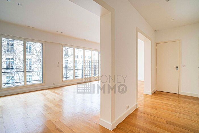 Appartement à louer - Porte Dauphine, Paris ème arrondissement - 3 pièces - 2 chambres