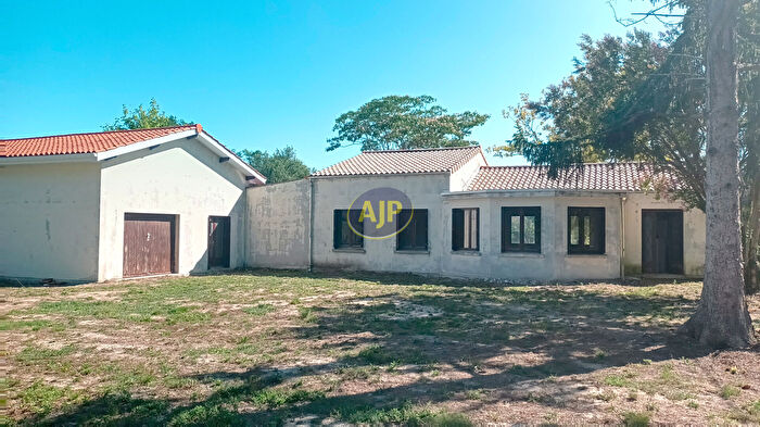 Maison à vendre - Civrac-en-Médoc - 7 pièces - 5 chambres