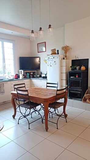 Maison à vendre - Noyon, Est - 8 pièces - 6 chambres