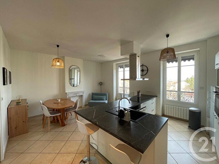 Appartement à louer - Oullins - 3 pièces - 2 chambres