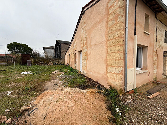 Maison à vendre - Lussac - 3 pièces - 2 chambres