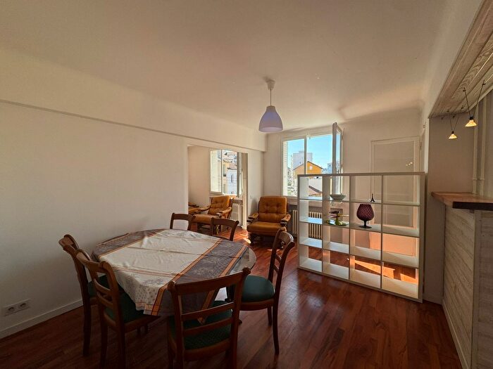 Appartement à vendre - Saint-Étienne, Crêt de Roc - 3 pièces - 2 chambres