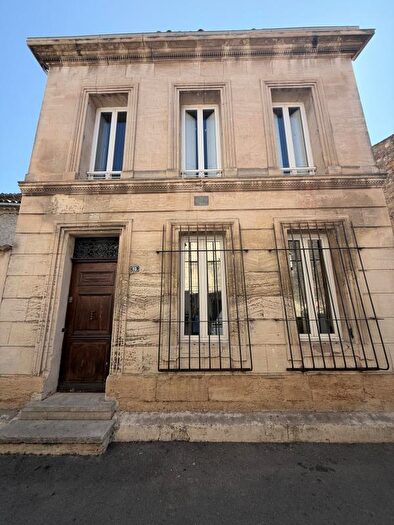 Maison 7 pièces à Saint-Mitre-les-Remparts, à vendre