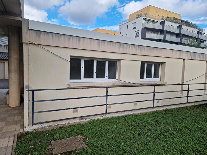 Appartement à louer - Lyon e  - 3 pièces - 2 chambres