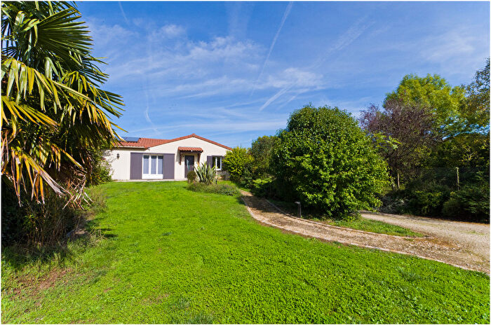 Maison à vendre - Saint-Georges-lès-Baillargeaux - 6 pièces - 5 chambres