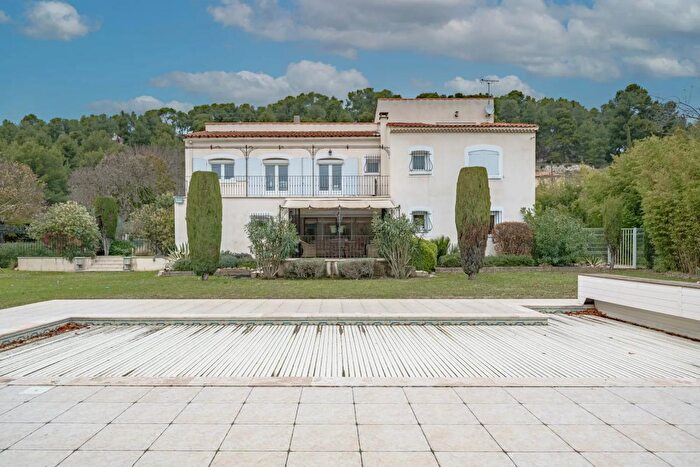 Maison à vendre - Saint-Victoret - 12 pièces - 6 chambres