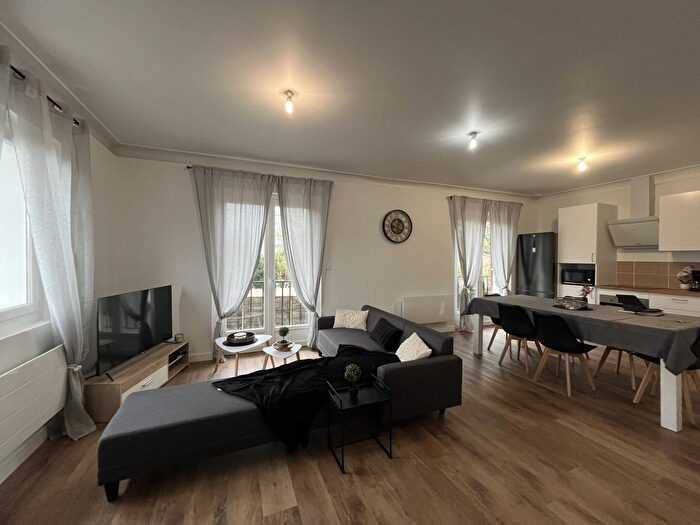 Appartement 1 pièce à louer à Plateaux, Floirac