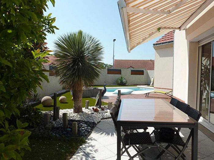 Maison à vendre - Cholet, Bretagne - 8 pièces - 4 chambres