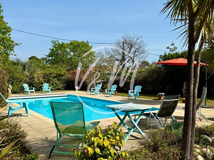 Andernos-les-Bains, Betey, La Chapelle Forestière, Bruyères : Maison 9 pièces à vendre