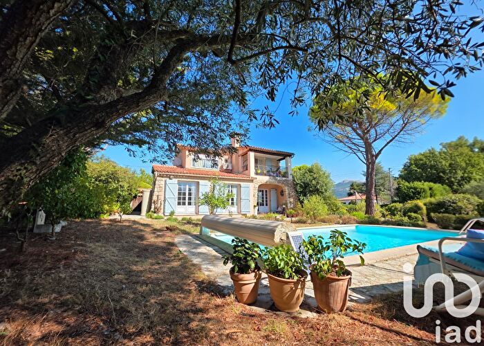 Maison à vendre - Châteauneuf-Grasse - 5 pièces - 4 chambres