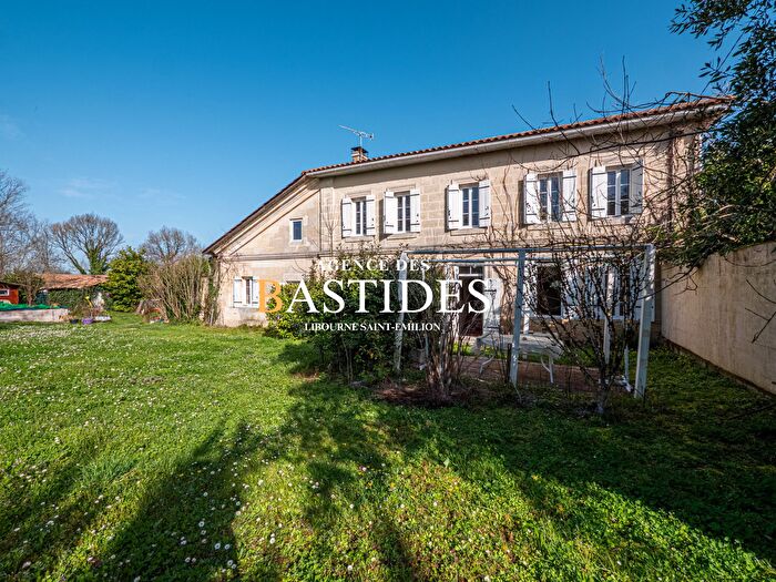 Maison à vendre - Coutras - 7 pièces - 6 chambres