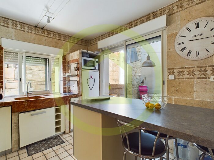 Maison à vendre - Beaucaire, Centre-ville - 4 pièces - 3 chambres