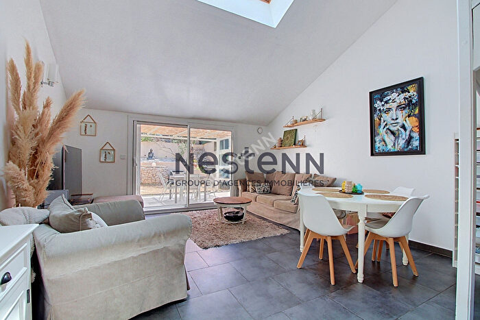 Vitrolles, Bords de l'étang, Tribales, Ferme de Croze : Maison 3 pièces à vendre