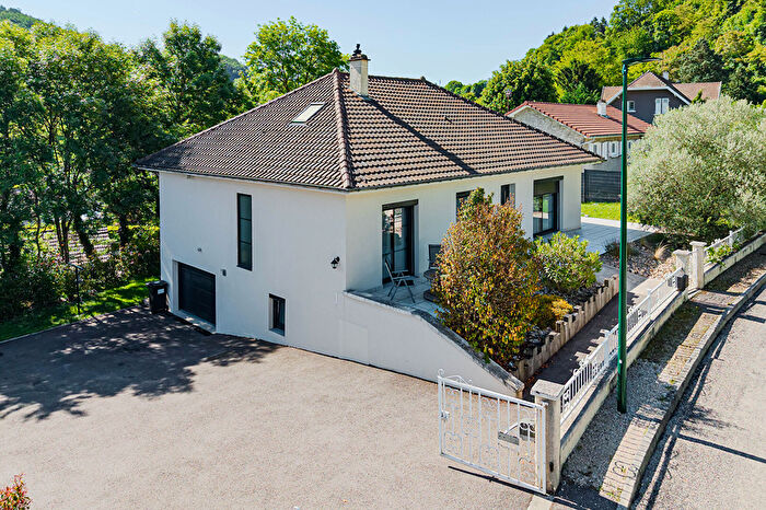 Maubec - Maison 6 pièces à vendre