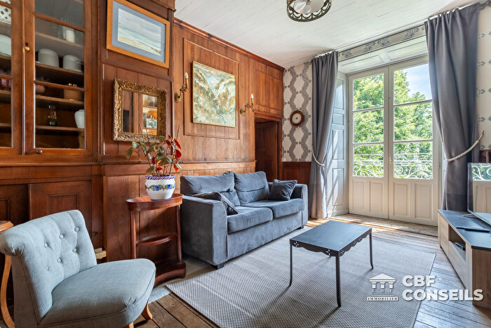 Maison à vendre - Bassignac - 15 pièces - 10 chambres