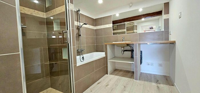 Maisons à vendre et appartements à louer - 1