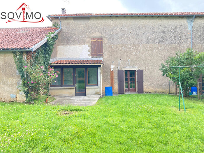 Maison à louer - Saint-Laurent-de-Céris - 4 pièces - 3 chambres