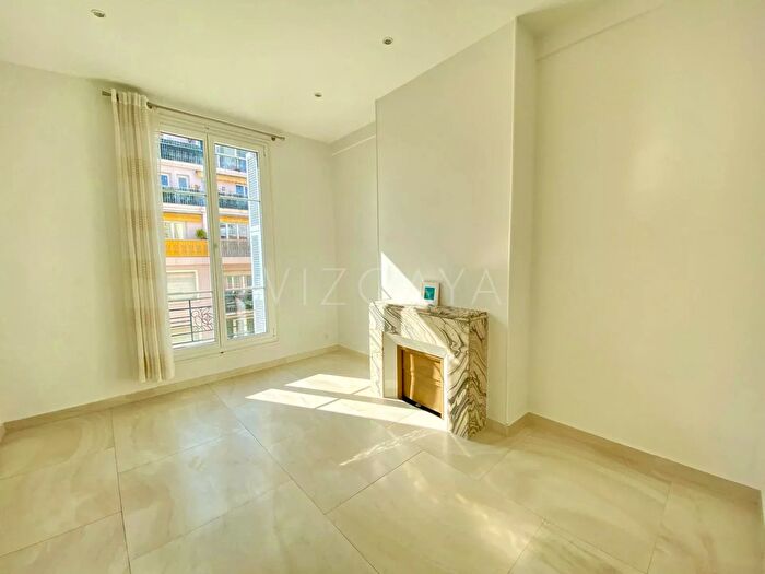 Appartement à louer - Nice, Borriglione - 3 pièces - 2 chambres