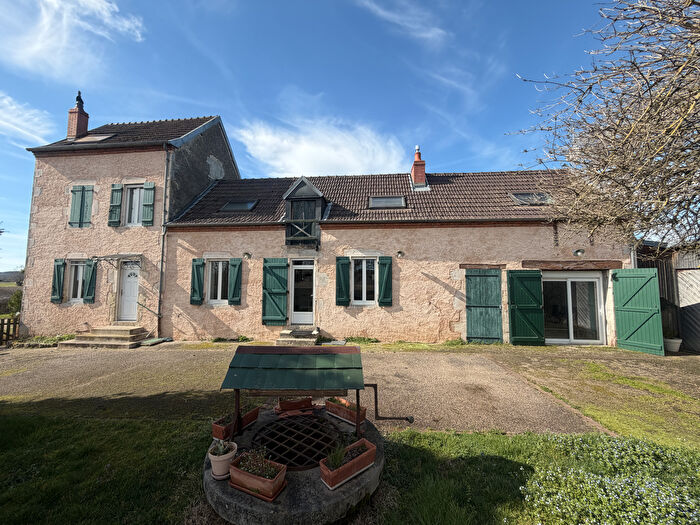 Maison à vendre - Marcenat - 6 pièces - 5 chambres