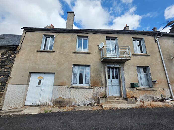 Maison 5 pièces à vendre à Apchon