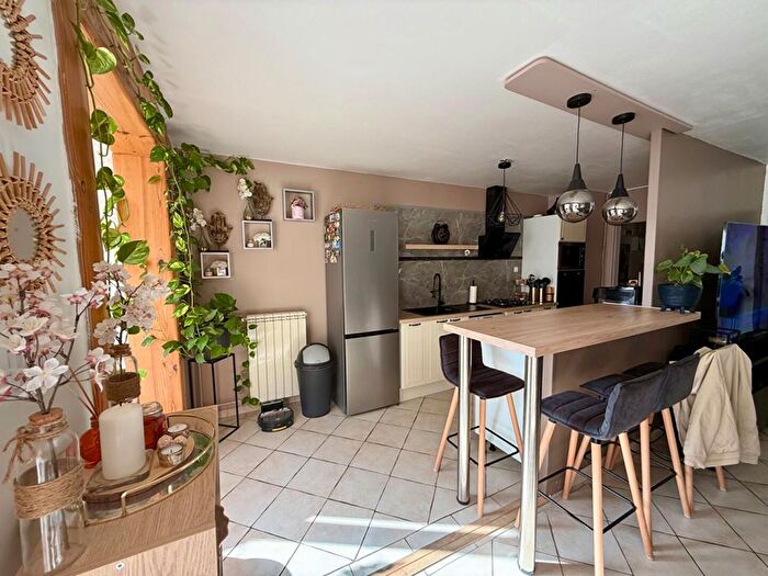 Appartement à vendre - Vitrolles, Centre-ville, Roucas, Les Pins, Le Liourat - 4 pièces - 3 chambres