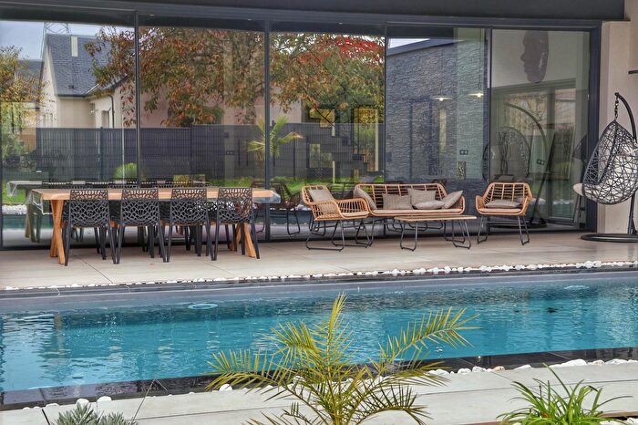 Maison à vendre - Saint-Cyr-sur-Loire - 9 pièces - 4 chambres