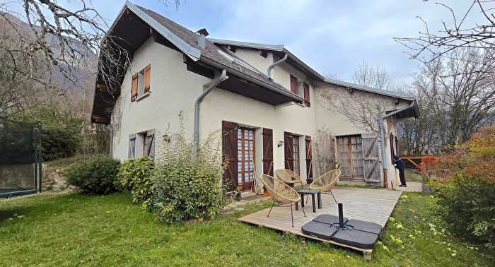 Saint-Jean-dArvey : Maison 5 pièces à vendre