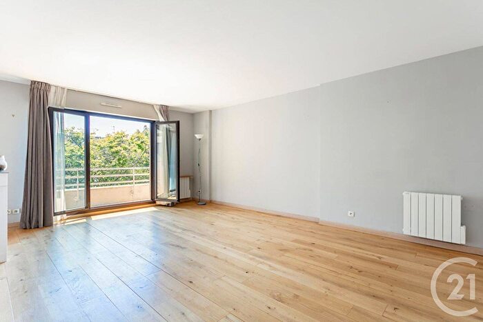 Suresnes : Appartement 4 pièces à louer