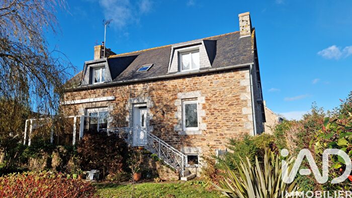 Maison à vendre - Plouguenast - 6 pièces - 5 chambres