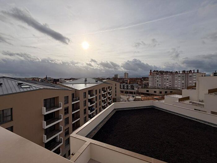 Appartement à louer - Le Centre-Centre Ville, Roanne - 5 pièces - 4 chambres