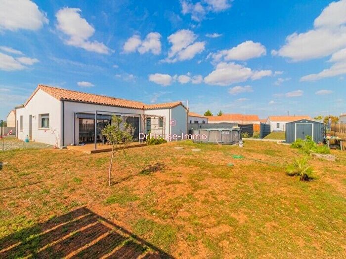Mouzeuil-Saint-Martin : Maison 4 pièces à vendre