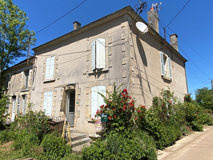 Maison à vendre - Saint-Aubin-des-Chaumes - 6 pièces - 4 chambres