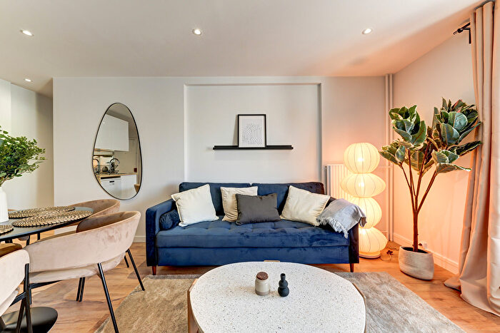 Appartement à louer - Lyon e , Champvert, Gorge de Loup - 6 pièces - 5 chambres