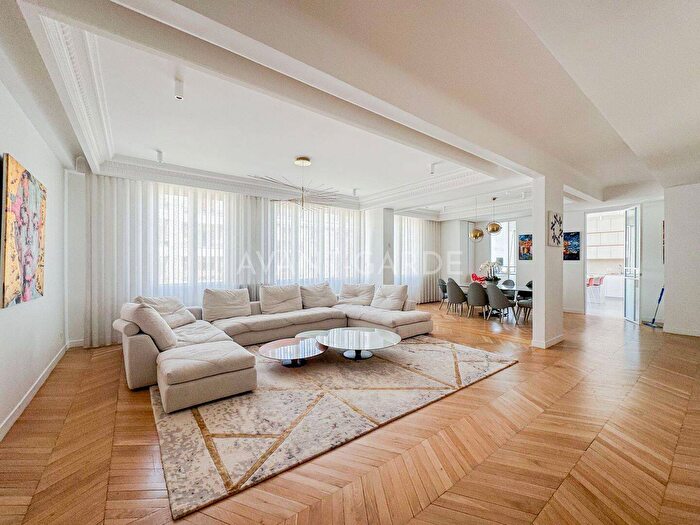 Appartement 7 pièces à Saint James-Général Koenig, Neuilly-sur-Seine, à louer
