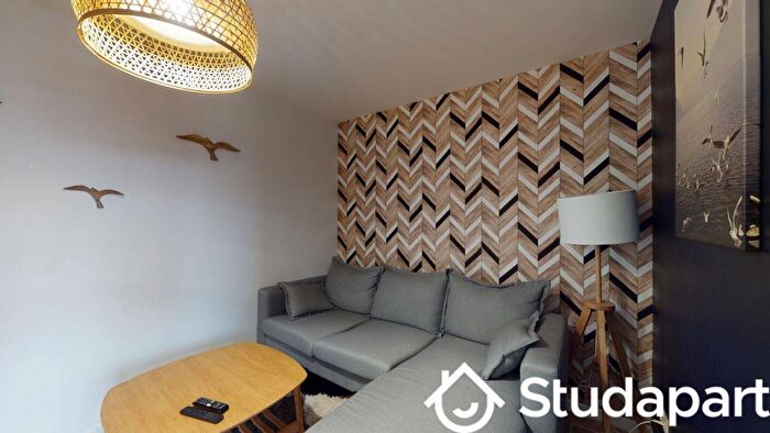 Appartement à louer - Saint-Cyprien, Toulouse - 1 pièce - 4 chambres