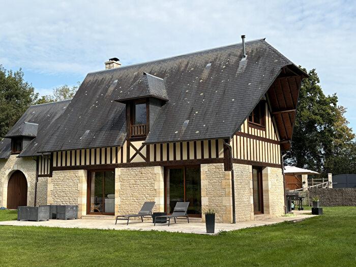Saint-Étienne-la-Thillaye : Maison 11 pièces à vendre