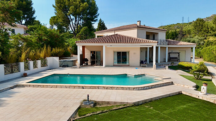 Allauch, Fontvieille, Golf, Route d'Enco de Botte : Maison 7 pièces à vendre