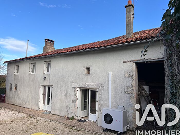 Maison à vendre - Salles-de-Villefagnan - 5 pièces - 4 chambres